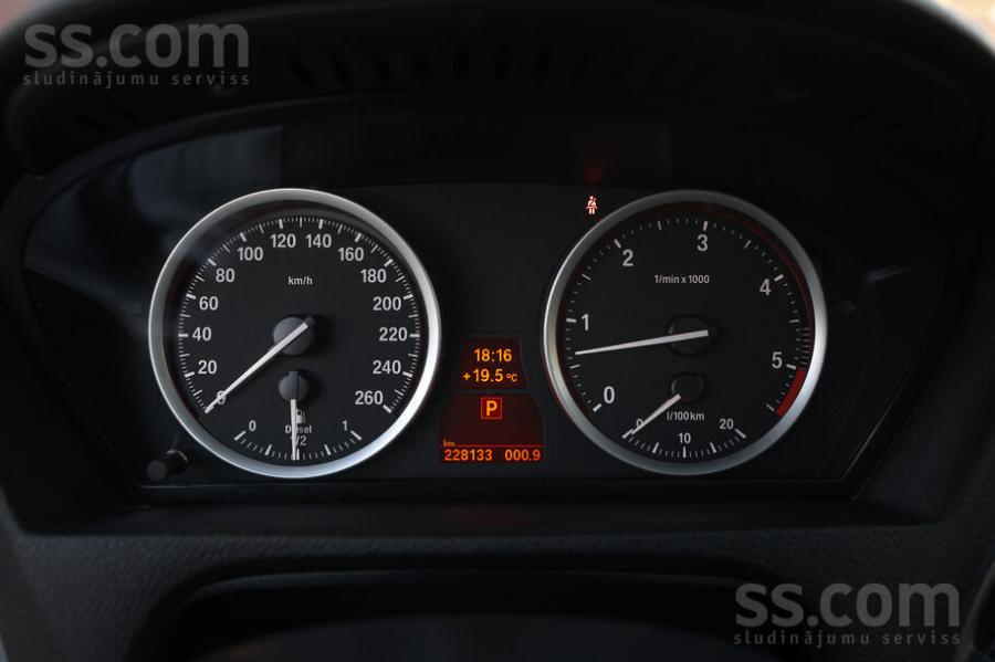 Black BMW X6 2013 in Jelgava, with an engine capacity of 3.00 L and mileage of 228 thousand km for 17600 €, photo 19 on AUTOMOTO.COM.LV