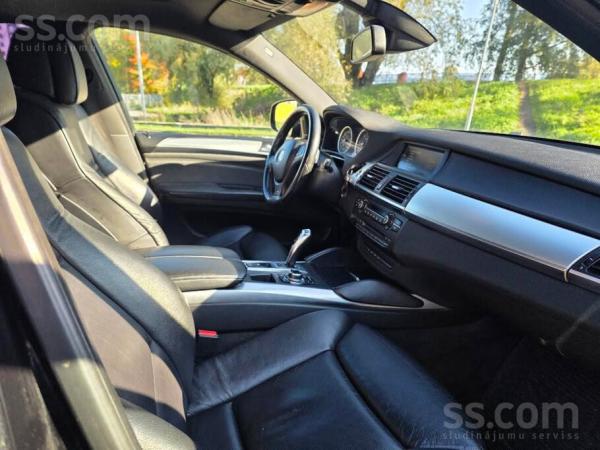 Black BMW X6 2013 in Riga, with an engine capacity of 3.00 L and mileage of 0 thousand km for 13000 €, photo 10 on AUTOMOTO.COM.LV