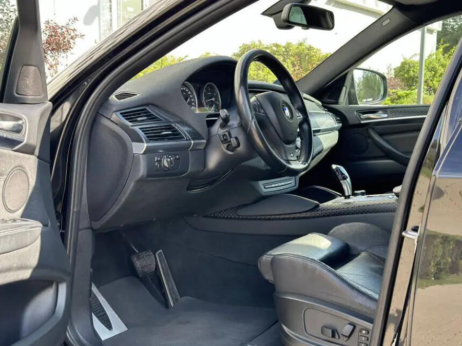 Black BMW X6 2014 in Riga, with an engine capacity of 3.00 L and mileage of 256 thousand km for 17300 €, photo 8 on AUTOMOTO.COM.LV