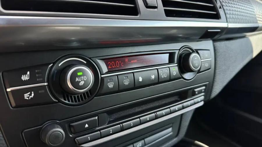 Black BMW X6 2014 in Riga, with an engine capacity of 3.00 L and mileage of 256 thousand km for 17300 €, photo 12 on AUTOMOTO.COM.LV