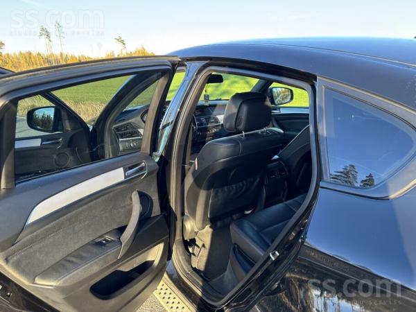 Black BMW X6 2014 in Ogre, with an engine capacity of 3.00 L and mileage of 212 thousand km for 13700 €, photo 10 on AUTOMOTO.COM.LV