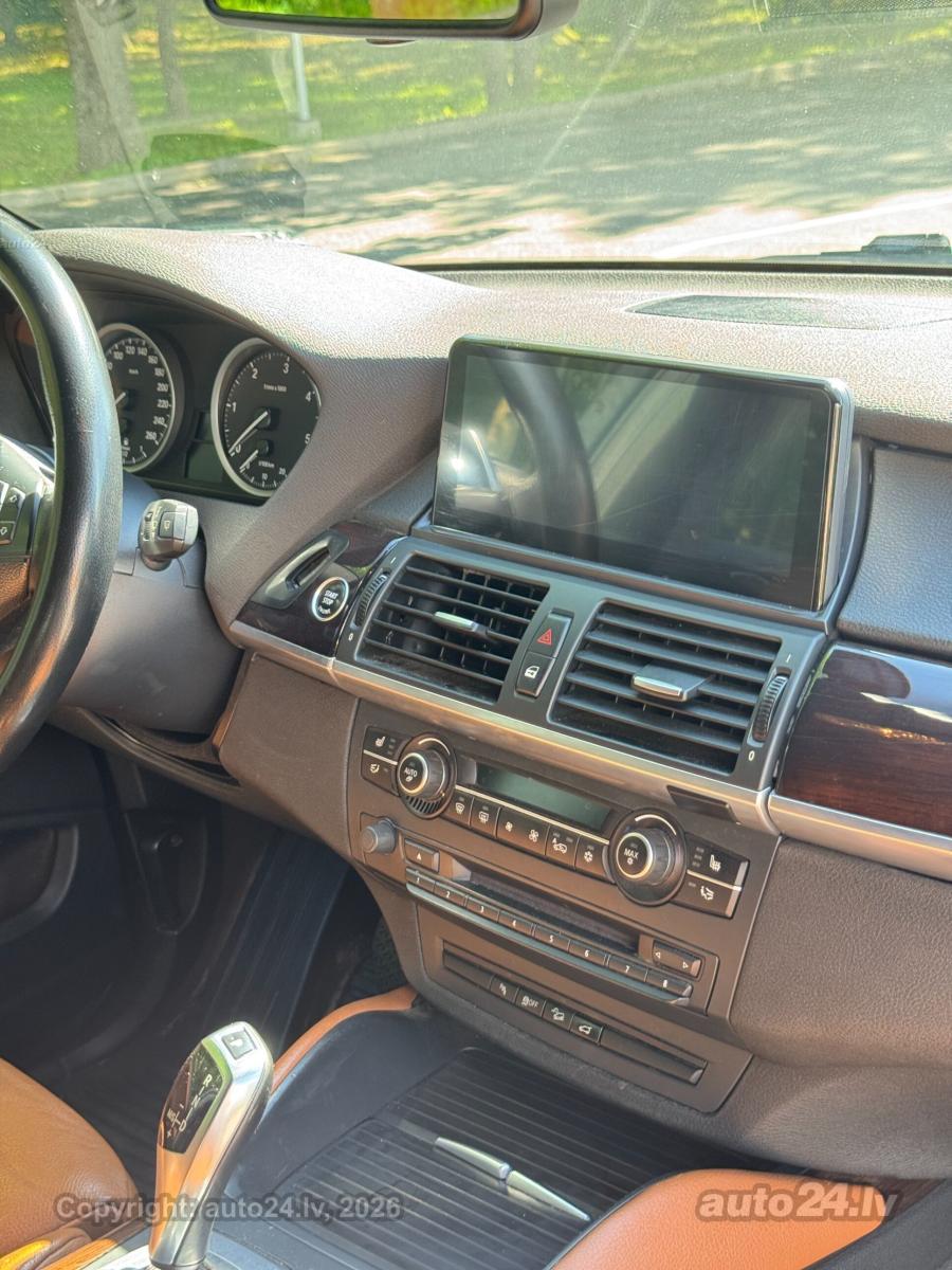 Black BMW X6 2014 in Parnu, with an engine capacity of 3.00 L and mileage of 298 thousand km for 18900 €, photo 16 on AUTOMOTO.COM.LV