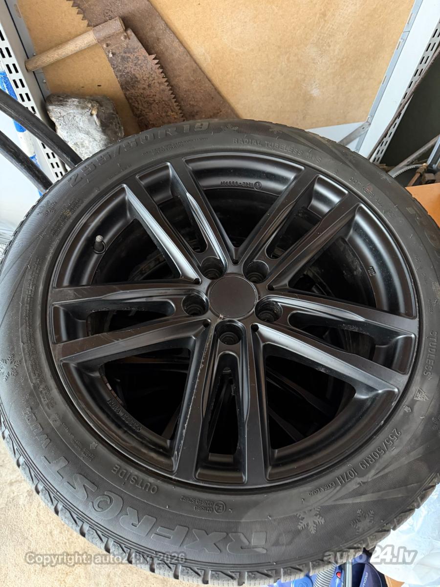 Black BMW X6 2014 in Parnu, with an engine capacity of 3.00 L and mileage of 298 thousand km for 18900 €, photo 21 on AUTOMOTO.COM.LV