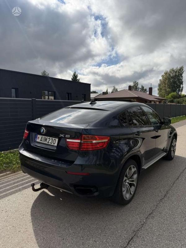 Black BMW X6 2014 in Kaunas, with an engine capacity of 4.40 L and mileage of 245 thousand km for 6660 €, photo 8 on AUTOMOTO.COM.LV