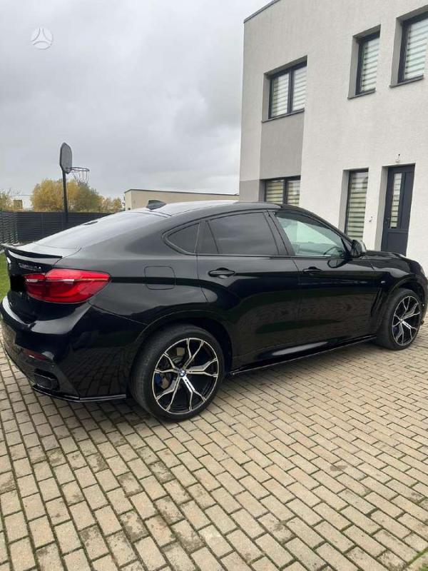Black BMW X6 2015 in Kaunas, with an engine capacity of 3.00 L and mileage of 280 thousand km for 24900 €, photo 7 on AUTOMOTO.COM.LV