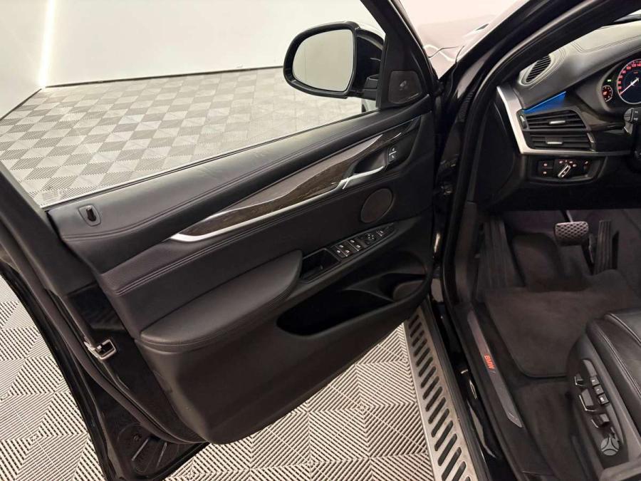 Black BMW X6 2015 in Marijampole, with an engine capacity of 2.99 L and mileage of 175 thousand km for 23450 €, photo 10 on AUTOMOTO.COM.LV