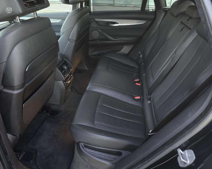 Black BMW X6 2015 in Panevezys, with an engine capacity of 2.99 L and mileage of 313 thousand km for 20499 €, photo 20 on AUTOMOTO.COM.LV