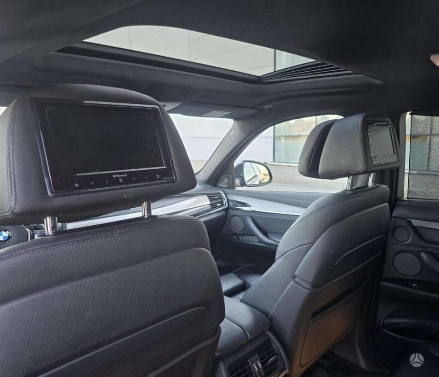 Black BMW X6 2015 in Panevezys, with an engine capacity of 2.99 L and mileage of 313 thousand km for 20499 €, photo 22 on AUTOMOTO.COM.LV
