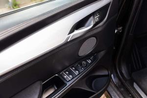 Black BMW X6 2015 in Siauliai, with an engine capacity of 2.99 L and mileage of 252 thousand km for 23500 €, photo 10 on AUTOMOTO.COM.LV