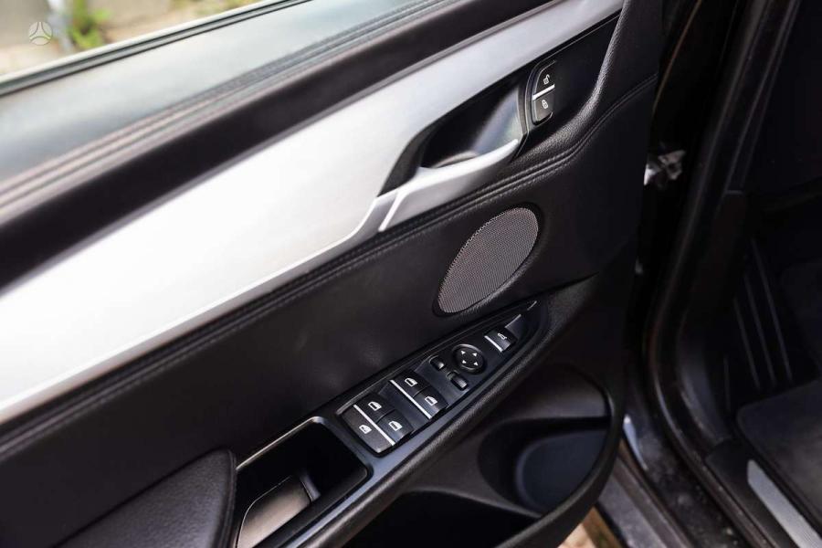 Black BMW X6 2015 in Siauliai, with an engine capacity of 2.99 L and mileage of 252 thousand km for 23500 €, photo 10 on AUTOMOTO.COM.LV