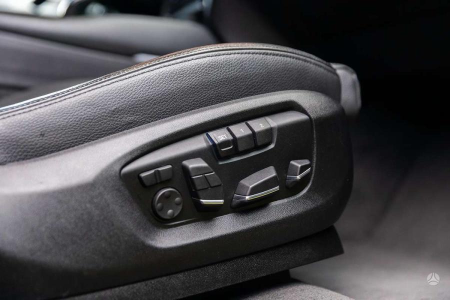 Black BMW X6 2015 in Siauliai, with an engine capacity of 2.99 L and mileage of 252 thousand km for 23500 €, photo 16 on AUTOMOTO.COM.LV