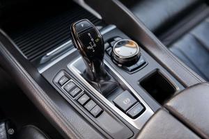 Black BMW X6 2015 in Siauliai, with an engine capacity of 2.99 L and mileage of 252 thousand km for 23500 €, photo 19 on AUTOMOTO.COM.LV