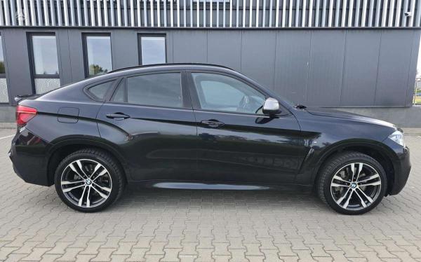 Black BMW X6 2015 in Panevezys, with an engine capacity of 2.99 L and mileage of 313 thousand km for 18999 €, photo 3 on AUTOMOTO.COM.LV