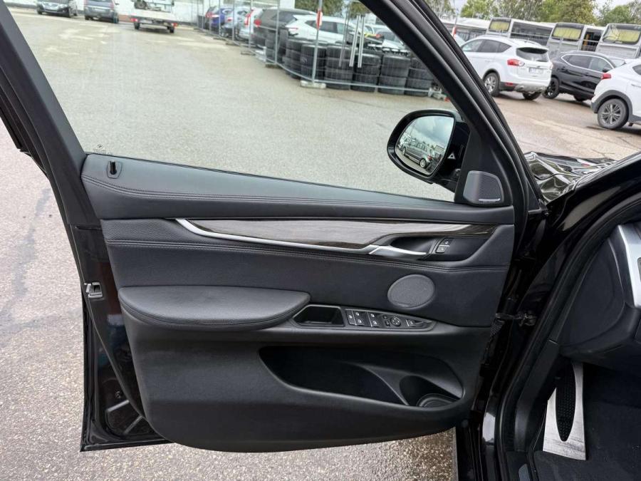 Black BMW X6 2015 in Marijampole, with an engine capacity of 2.99 L and mileage of 180 thousand km for 25500 €, photo 19 on AUTOMOTO.COM.LV