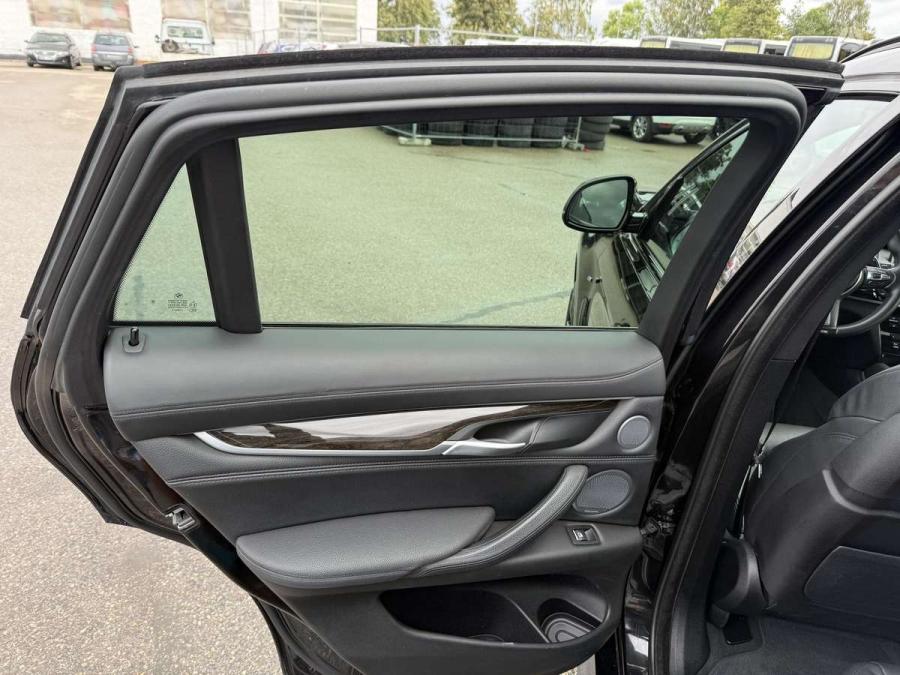 Black BMW X6 2015 in Marijampole, with an engine capacity of 2.99 L and mileage of 180 thousand km for 25500 €, photo 20 on AUTOMOTO.COM.LV