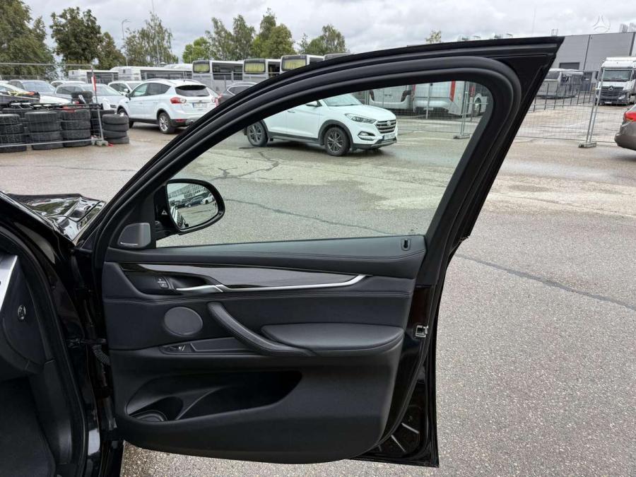 Black BMW X6 2015 in Marijampole, with an engine capacity of 2.99 L and mileage of 180 thousand km for 25500 €, photo 21 on AUTOMOTO.COM.LV