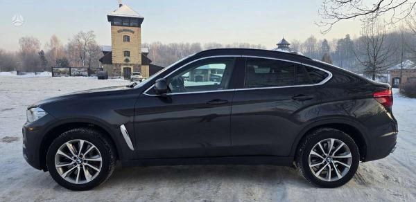 Black BMW X6 2016 in Vilnius, with an engine capacity of 4.40 L and mileage of 260 thousand km for 15800 €, photo 8 on AUTOMOTO.COM.LV