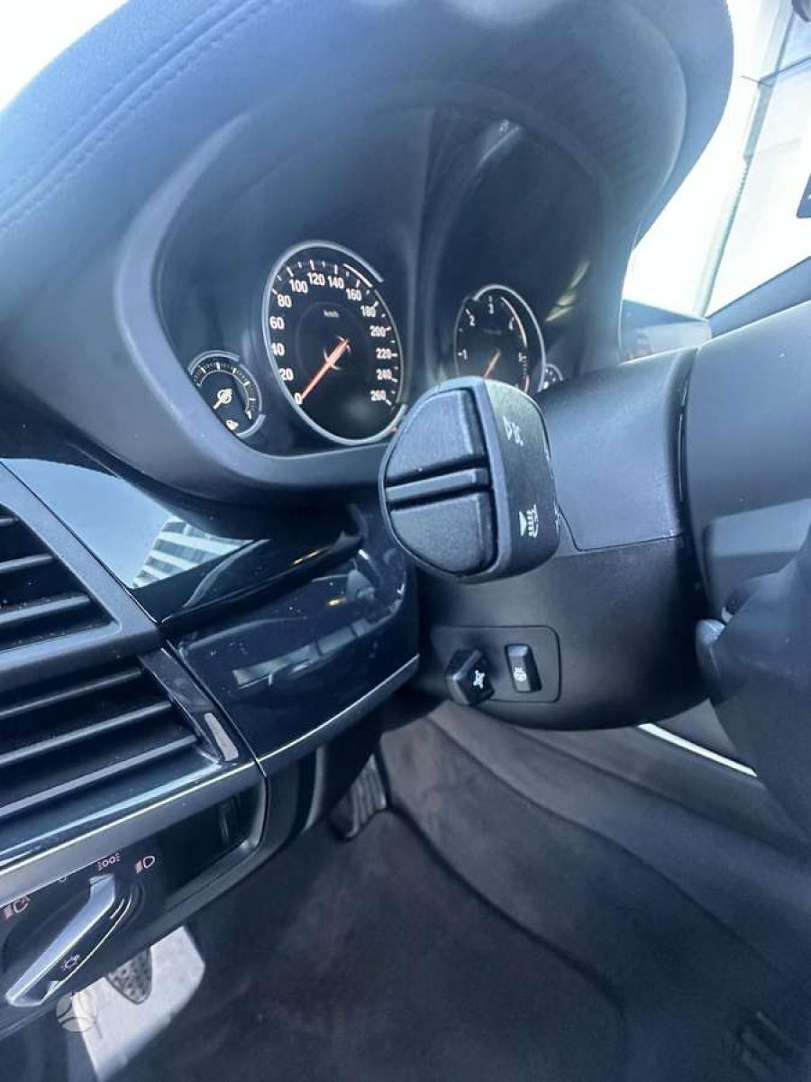 Black BMW X6 2016 in Vilnius, with an engine capacity of 2.99 L and mileage of 261 thousand km for 23999 €, photo 21 on AUTOMOTO.COM.LV