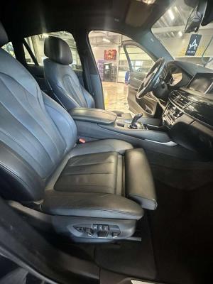 Black BMW X6 2016 in Vilnius, with an engine capacity of 2.99 L and mileage of 261 thousand km for 23999 €, photo 27 on AUTOMOTO.COM.LV