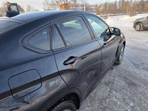 Black BMW X6 2016 in Kretinga, with an engine capacity of 2.99 L and mileage of 269 thousand km for 22800 €, photo 4 on AUTOMOTO.COM.LV
