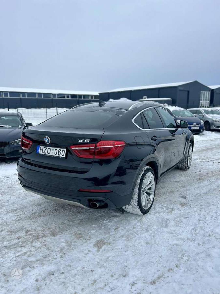 Black BMW X6 2016 in Kaunas, with an engine capacity of 2.99 L and mileage of 190 thousand km for 23200 €, photo 8 on AUTOMOTO.COM.LV