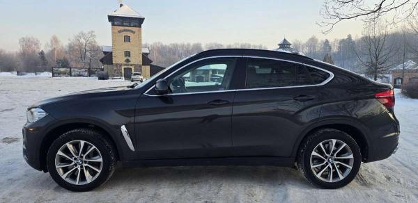 Black BMW X6 2016 in Vilnius, with an engine capacity of 4.40 L and mileage of 260 thousand km for 14900 €, photo 8 on AUTOMOTO.COM.LV
