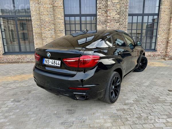 Black BMW X6 2016 in Riga, with an engine capacity of 3.00 L and mileage of 247 thousand km for 22500 €, photo 4 on AUTOMOTO.COM.LV
