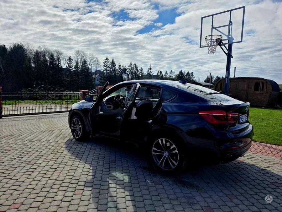Black BMW X6 2016 in Kretinga, with an engine capacity of 2.99 L and mileage of 271 thousand km for 20600 €, photo 8 on AUTOMOTO.COM.LV