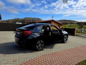 Black BMW X6 2016 in Kretinga, with an engine capacity of 2.99 L and mileage of 271 thousand km for 20600 €, photo 11 on AUTOMOTO.COM.LV