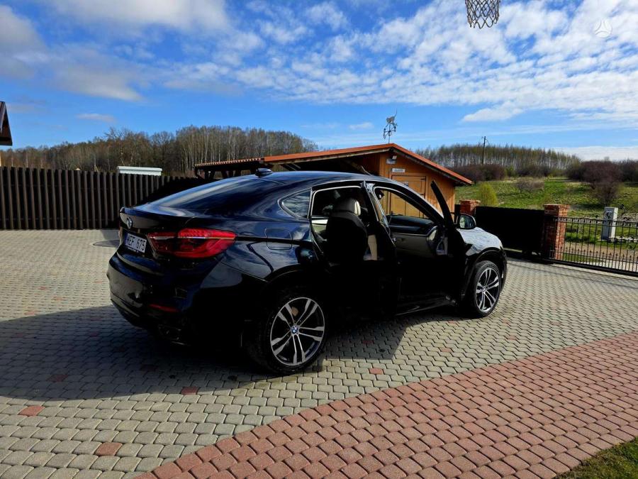 Black BMW X6 2016 in Kretinga, with an engine capacity of 2.99 L and mileage of 271 thousand km for 20600 €, photo 11 on AUTOMOTO.COM.LV