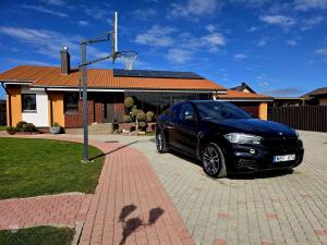 Black BMW X6 2016 in Kretinga, with an engine capacity of 2.99 L and mileage of 271 thousand km for 20600 €, photo 17 on AUTOMOTO.COM.LV
