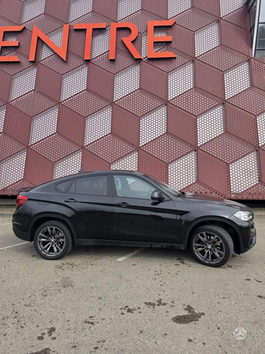 Black BMW X6 2016 in Riga, with an engine capacity of 2.99 L and mileage of 275 thousand km for 18500 €, photo 5 on AUTOMOTO.COM.LV