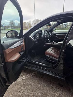 Black BMW X6 2016 in Riga, with an engine capacity of 2.99 L and mileage of 275 thousand km for 18500 €, photo 7 on AUTOMOTO.COM.LV