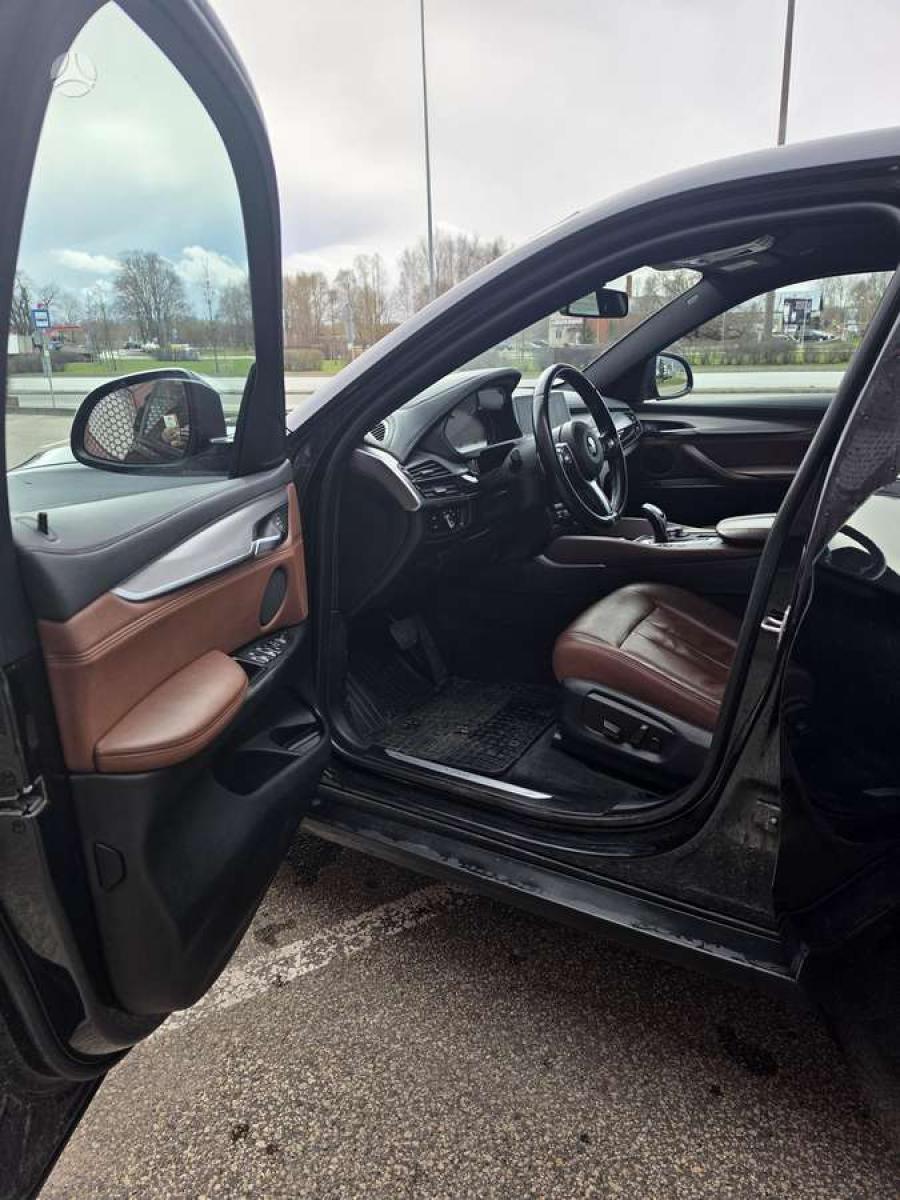 Black BMW X6 2016 in Riga, with an engine capacity of 2.99 L and mileage of 275 thousand km for 18500 €, photo 7 on AUTOMOTO.COM.LV