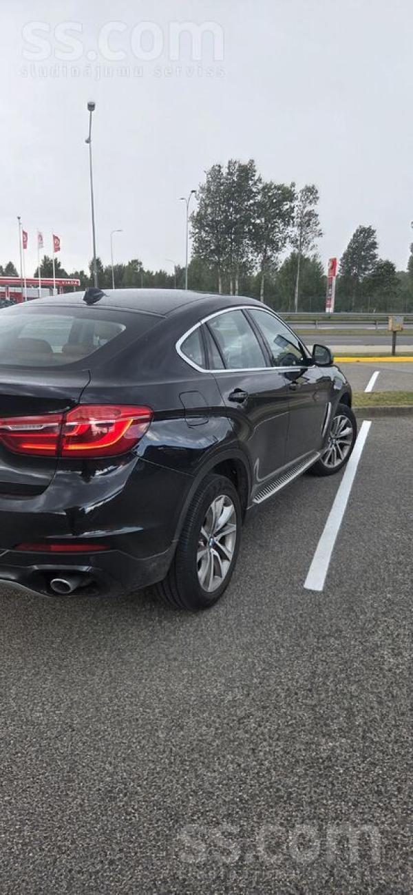 Black BMW X6 2016 in Riga, with an engine capacity of 3.00 L and mileage of 253 thousand km for 20200 €, photo 5 on AUTOMOTO.COM.LV