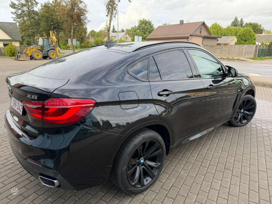 Black BMW X6 2016 in Utena, with an engine capacity of 2.99 L and mileage of 210 thousand km for 21700 €, photo 5 on AUTOMOTO.COM.LV