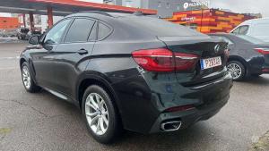 Black BMW X6 2017 in Vilnius, with an engine capacity of 2.99 L and mileage of 244 thousand km for 25490 €, photo 8 on AUTOMOTO.COM.LV