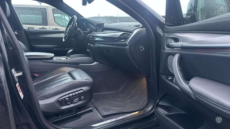 Black BMW X6 2017 in Vilnius, with an engine capacity of 2.99 L and mileage of 244 thousand km for 25490 €, photo 13 on AUTOMOTO.COM.LV