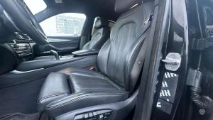Black BMW X6 2017 in Vilnius, with an engine capacity of 2.99 L and mileage of 244 thousand km for 25490 €, photo 20 on AUTOMOTO.COM.LV
