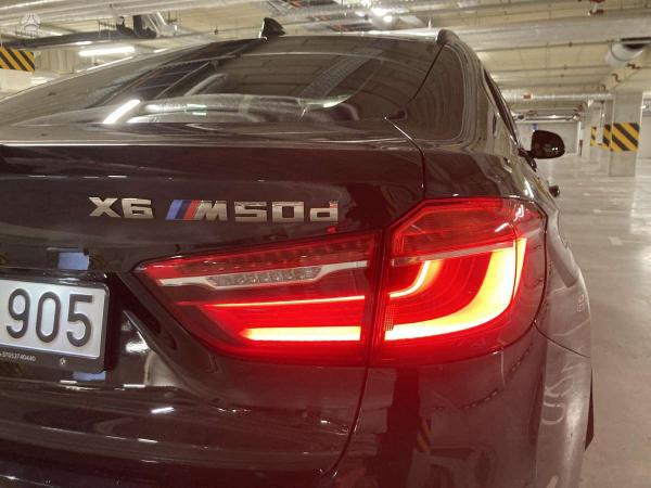 Black BMW X6 2017 in Vilnius, with an engine capacity of 3.00 L and mileage of 136 thousand km for 35490 €, photo 10 on AUTOMOTO.COM.LV