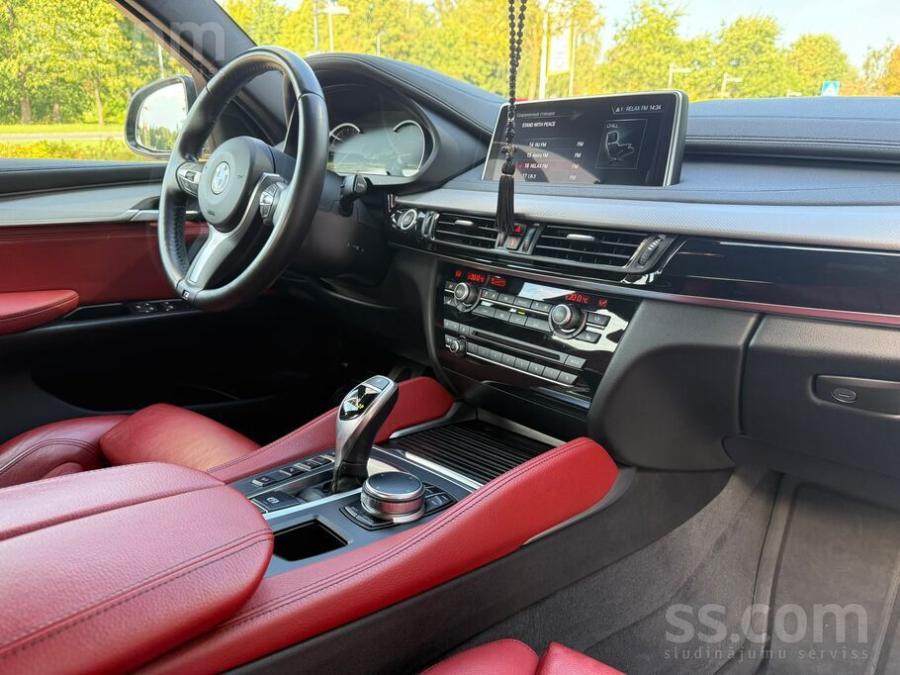 Black BMW X6 2017 in Riga, with an engine capacity of 3.00 L and mileage of 0 thousand km for 23500 €, photo 5 on AUTOMOTO.COM.LV