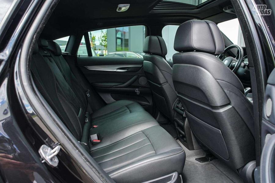 Black BMW X6 2017 in Kaunas, with an engine capacity of 3.00 L and mileage of 147 thousand km for 31950 €, photo 38 on AUTOMOTO.COM.LV