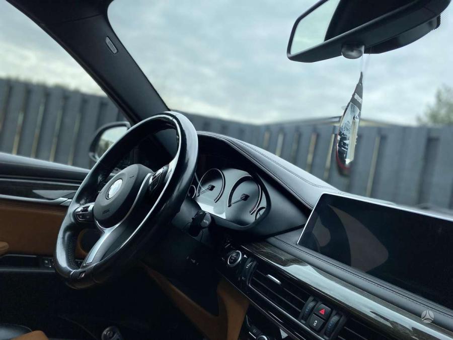 Black BMW X6 2017 in Vilnius, with an engine capacity of 2.99 L and mileage of 228 thousand km for 25600 €, photo 16 on AUTOMOTO.COM.LV