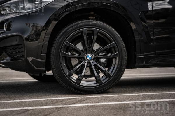 Black BMW X6 2017 in Riga, with an engine capacity of 3.00 L and mileage of 282 thousand km for 23500 €, photo 8 on AUTOMOTO.COM.LV