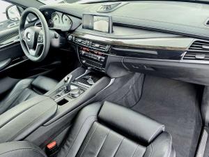 Melns BMW X6 2018 Tauragė, ar dzinēja tilpumu 2.99 L un nobraukumu 153 tūkst. km par 30950 €, foto 25 vietnē AUTOMOTO.COM.LV