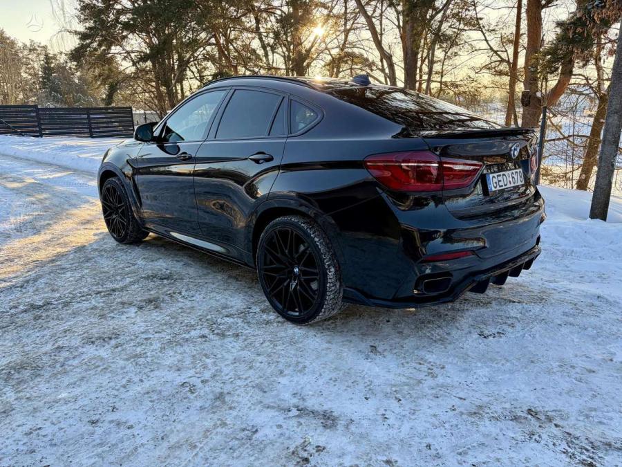 Black BMW X6 2018 in Vilnius, with an engine capacity of 2.99 L and mileage of 182 thousand km for 29999 €, photo 2 on AUTOMOTO.COM.LV
