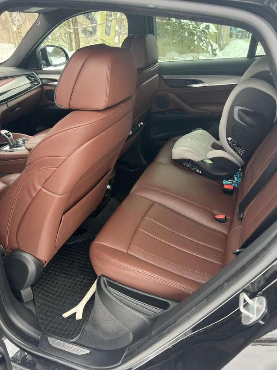 Black BMW X6 2018 in Vilnius, with an engine capacity of 2.99 L and mileage of 81 thousand km for 34900 €, photo 15 on AUTOMOTO.COM.LV