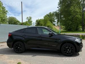 Black BMW X6 2018 in Riga, with an engine capacity of 3.00 L and mileage of 137 thousand km for 29699 €, photo 7 on AUTOMOTO.COM.LV