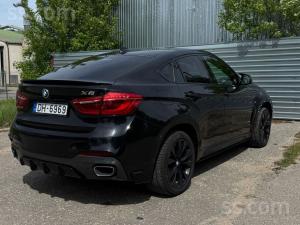 Black BMW X6 2018 in Riga, with an engine capacity of 3.00 L and mileage of 137 thousand km for 29699 €, photo 8 on AUTOMOTO.COM.LV