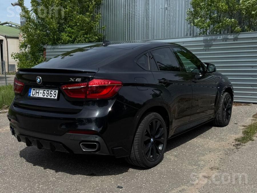 Black BMW X6 2018 in Riga, with an engine capacity of 3.00 L and mileage of 137 thousand km for 29699 €, photo 8 on AUTOMOTO.COM.LV
